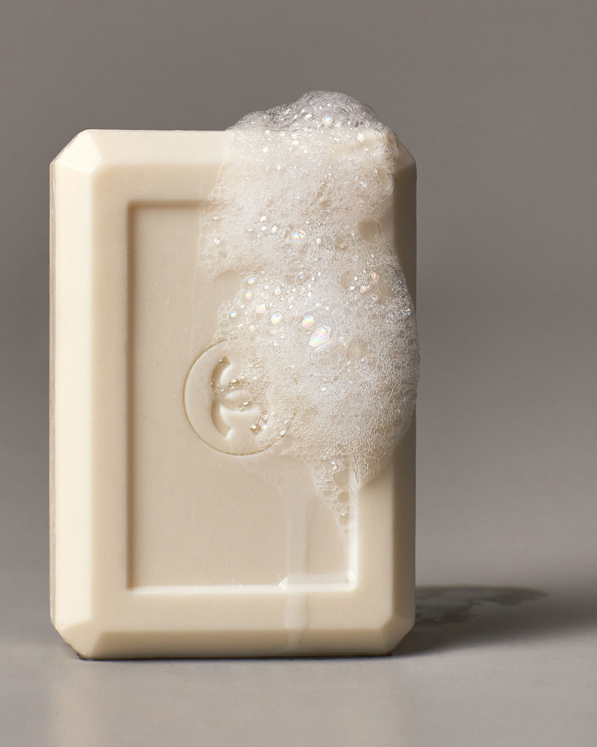 En Route Beauty - 5 Of The Best Bar Soaps, You'll Want To Shower With ...