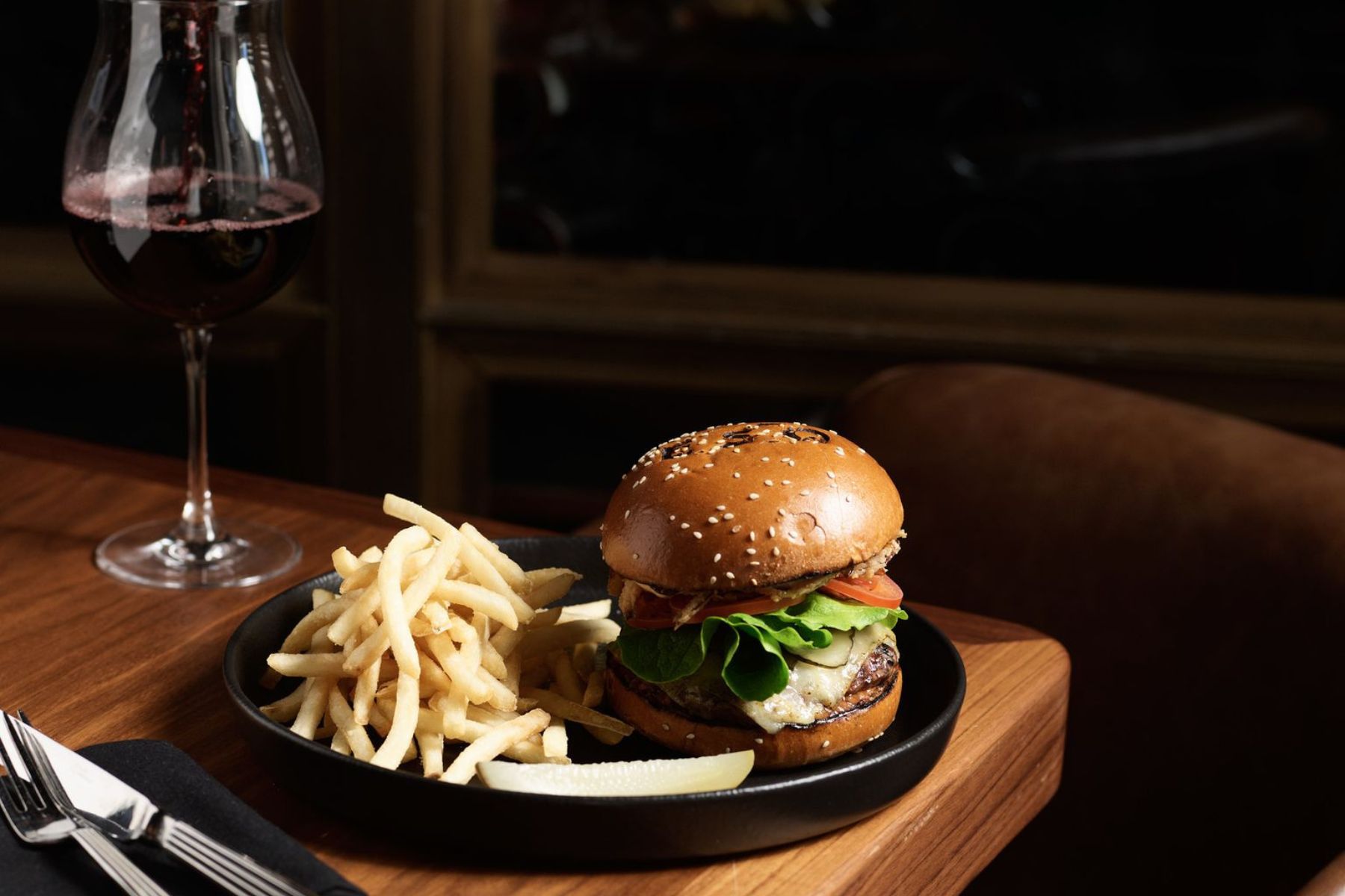 Here's Where To Eat, Sip and Stay In November - En Route