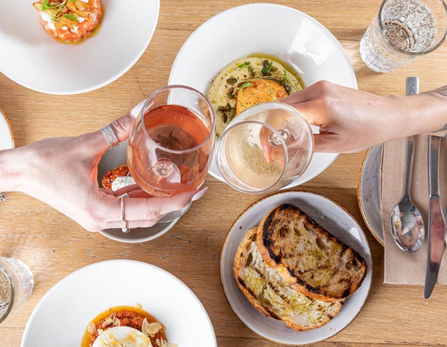 20 Locations For The Best Christmas Lunch This Year 2022 - En Route